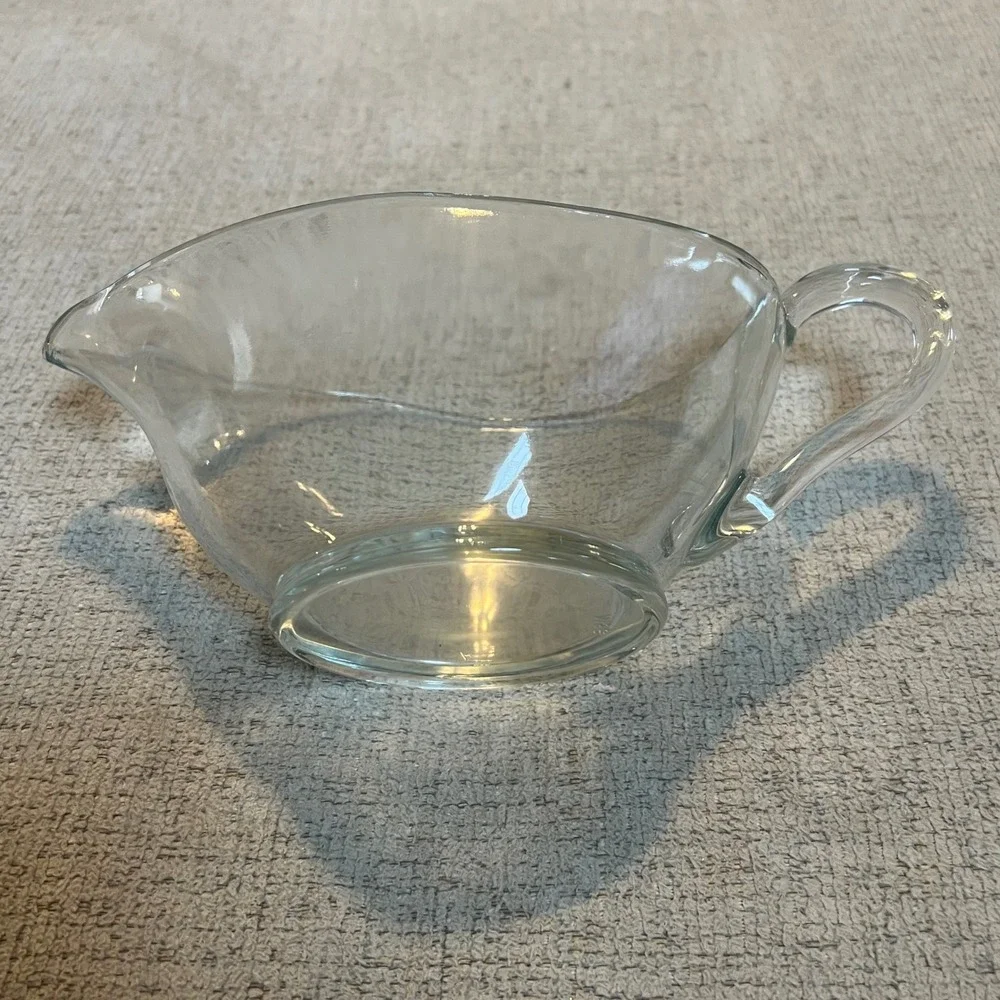 Unbranded | Dining | Clear Glass Gravy Boat Sauce Pitcher With Handle ...